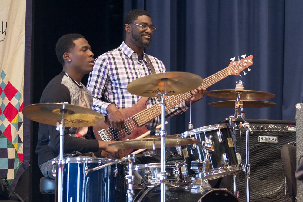 20160219-chapel-drew-hart-004-1000px - EMU News