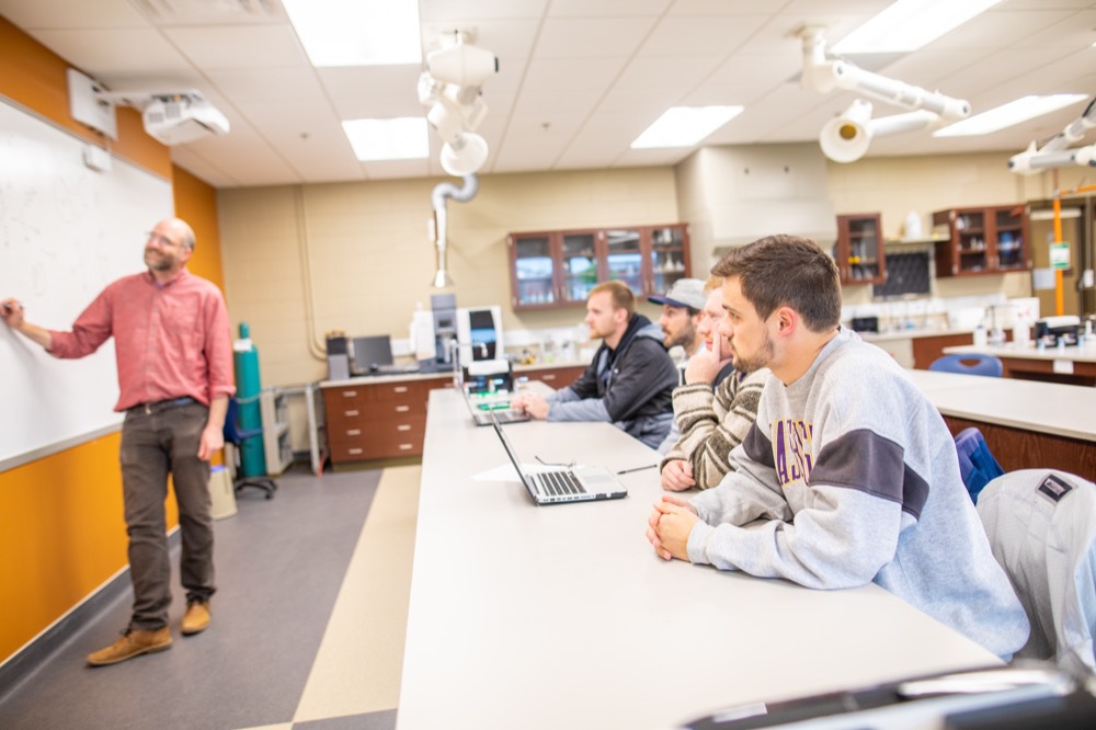 20180424-Science Center Room 33-007-1000px - EMU News