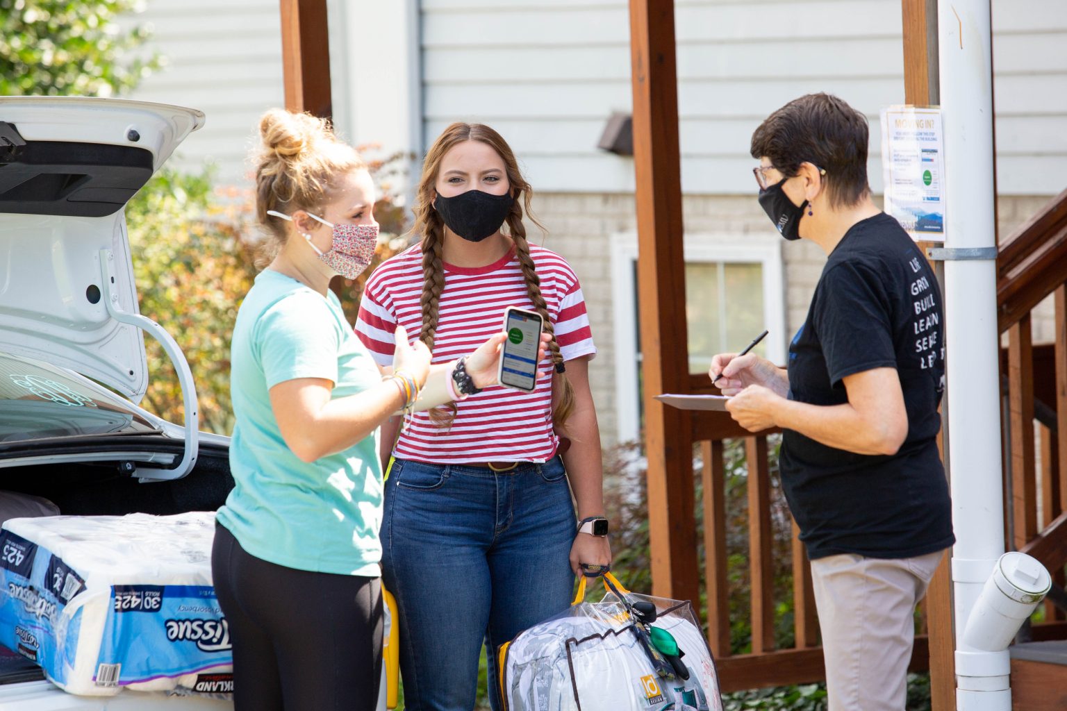 Move-in Weekend 2020: Royals return! - EMU News